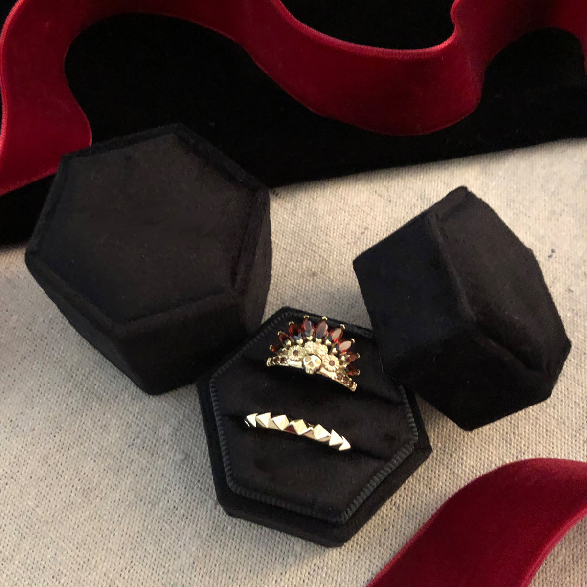 Velvet Ring Box - Black – Mementomoridesignsnyc