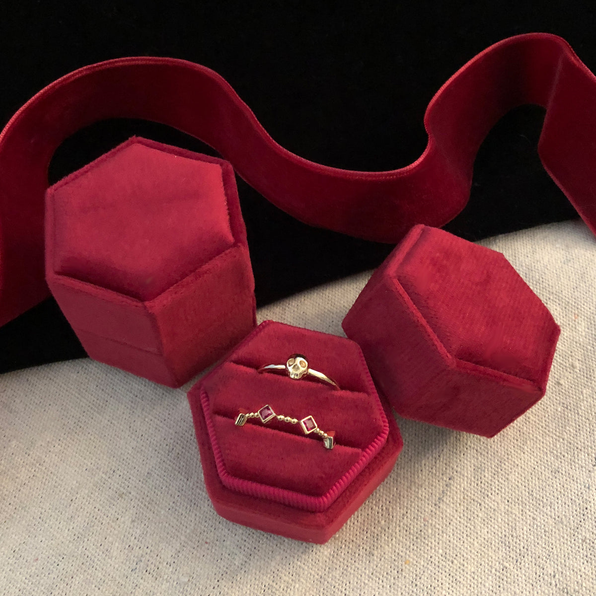 Velvet Ring Box - Red – Mementomoridesignsnyc